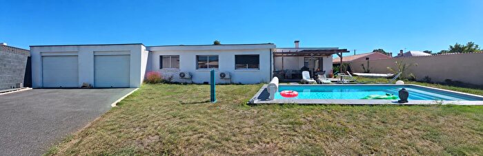 Maison 6 pièces à Étauliers, à vendre