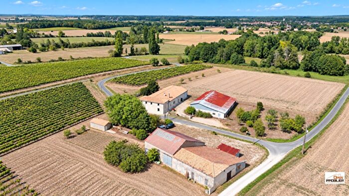 Baignes-Sainte-Radegonde : Maison 9 pièces à vendre