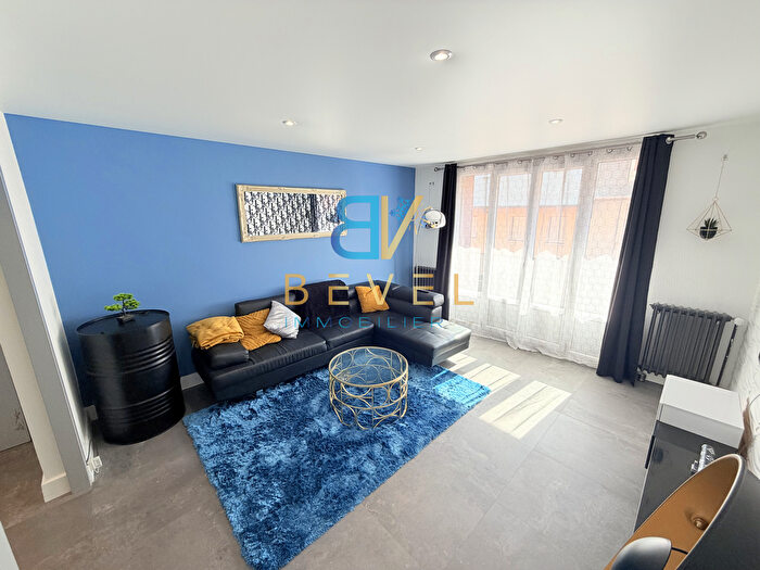 Appartement à vendre - Saint-Jean-de-Maurienne - 3 pièces - 2 chambres