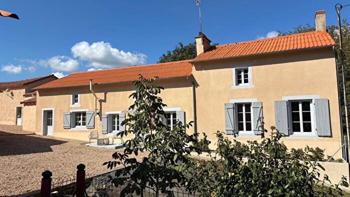 Maison à vendre - Montmorillon - 14 pièces - 7 chambres