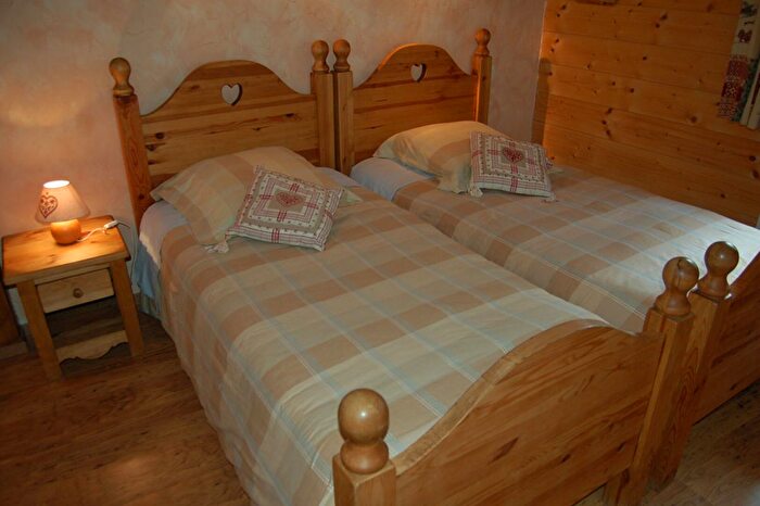 Maison à vendre - Saint-Jean-dArves - 7 pièces - 4 chambres