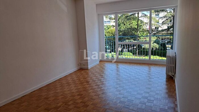 Charpennes-Tonkin, Villeurbanne : Appartement 3 pièces à louer