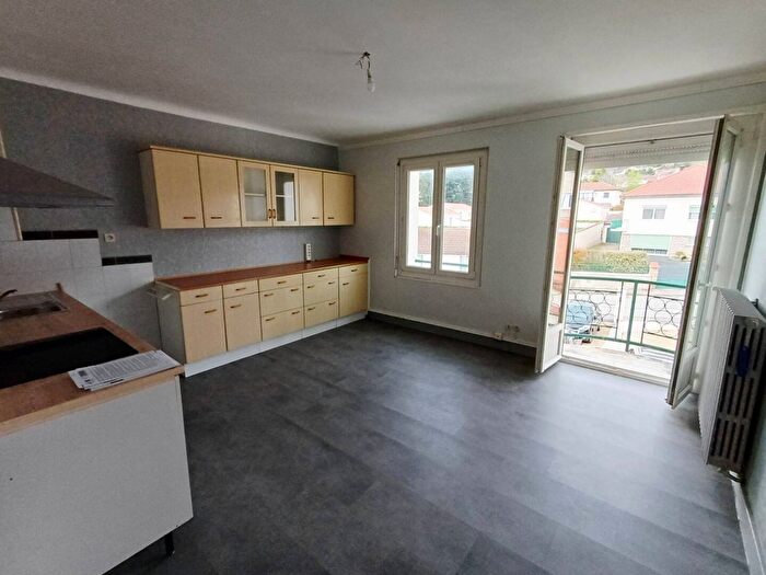 Bas-en-Basset : Appartement 3 pièces à louer