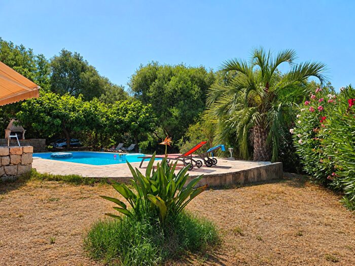 Maison 5 pièces à Afa, à louer
