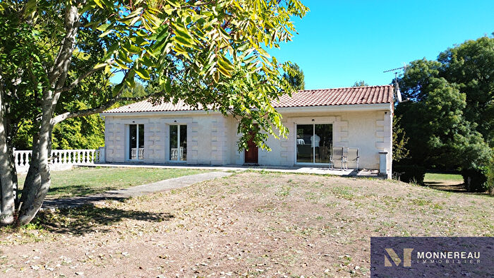 Saint-Germain-de-Lusignan : Maison 4 pièces à vendre