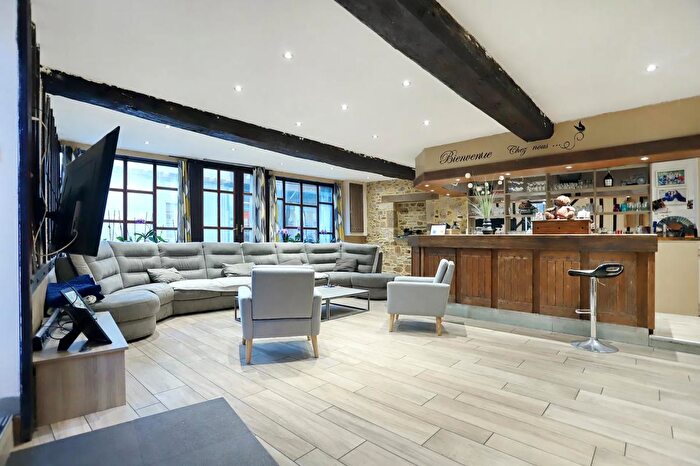 Maison à vendre - La Guerche-de-Bretagne - 8 pièces - 4 chambres