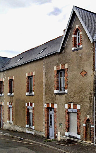 Maison à vendre - Pouancé - 7 pièces - 6 chambres