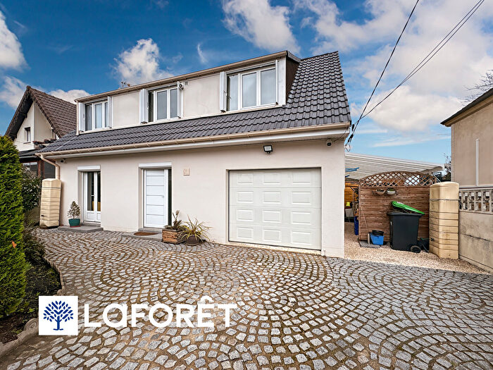 Maison à vendre - Sainte-Geneviève-des-Bois, Emile Zola, Bois Clairs - 6 pièces - 4 chambres