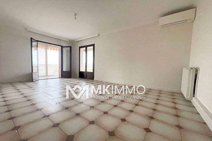 Appartement à louer - Saint-Laurent-du-Var - 5 pièces - 4 chambres