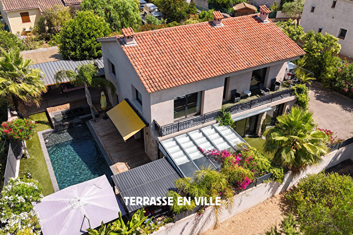 Maison à vendre - Sanary-sur-Mer, La Cride, Beau Cours - 9 pièces - 5 chambres