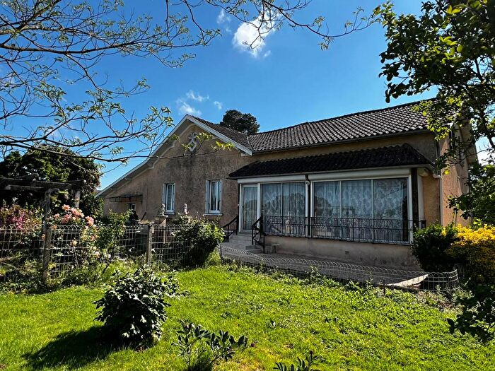 Maison à vendre - Notre-Dame-de-Sanilhac - 5 pièces - 3 chambres