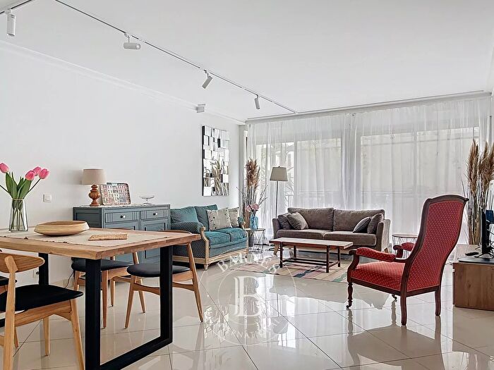 Appartement à louer - Paris e , Louis Blanc, Aqueduc - 3 pièces - 2 chambres