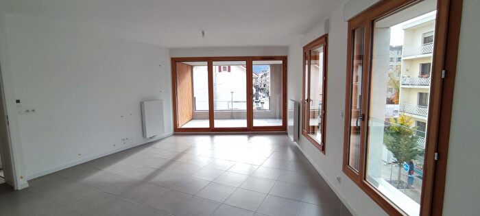 Appartement à louer - Annemasse, Centre-ville - 3 pièces - 2 chambres