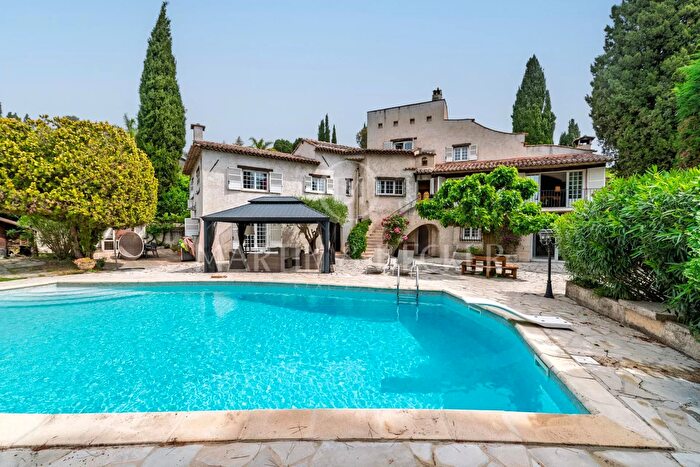 Mougins, Le Colombier, Colombe, Cabrières, Le Bordé : Maison 13 pièces à vendre