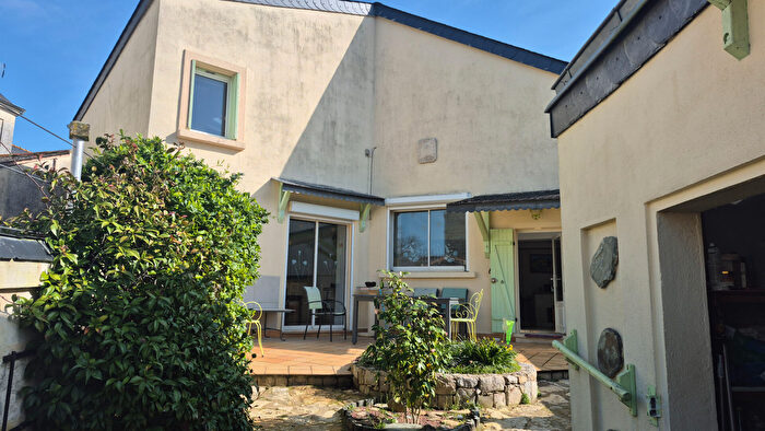 Maison à vendre - Saint-Cyr-en-Bourg - 5 pièces - 2 chambres