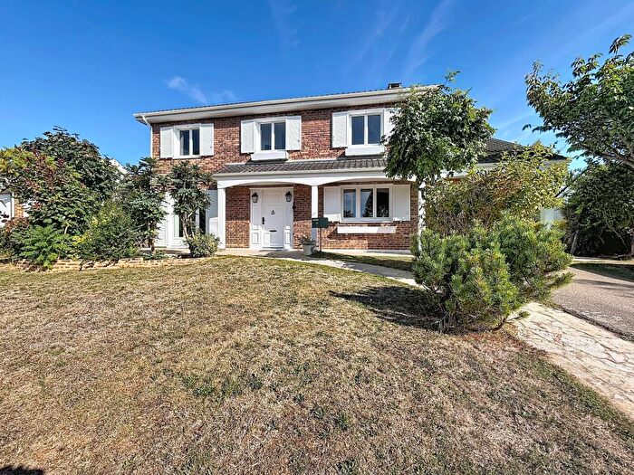 Maison 5 pièces à vendre à Voisins-le-Bretonneux