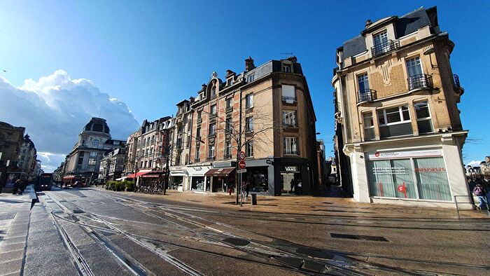 Appartement à louer - Reims - 4 pièces - 2 chambres