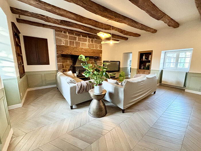 Maison à vendre - Saint-Pantaléon-de-Larche - 7 pièces - 5 chambres