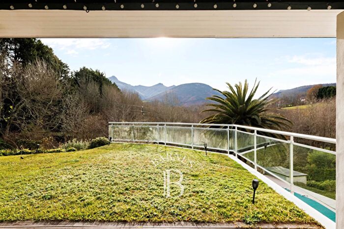 Maison à vendre - Urrugne - 6 pièces - 5 chambres