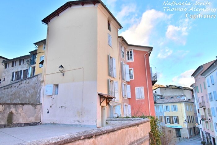 Maison à vendre - Digne-les-Bains, Centre-ville, Bourg - 6 pièces - 3 chambres