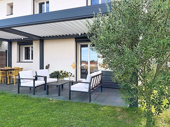 Maison 5 pièces à Les Éparres, à vendre
