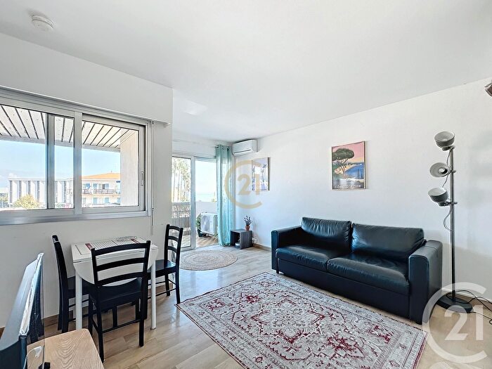 Appartement à louer - Antibes, Rastines, Super Antibes, Laval, La Fontonne - 1 pièce