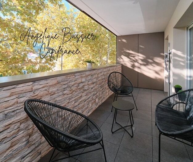 Appartement à vendre - Givors, Centre-ville - 4 pièces - 3 chambres