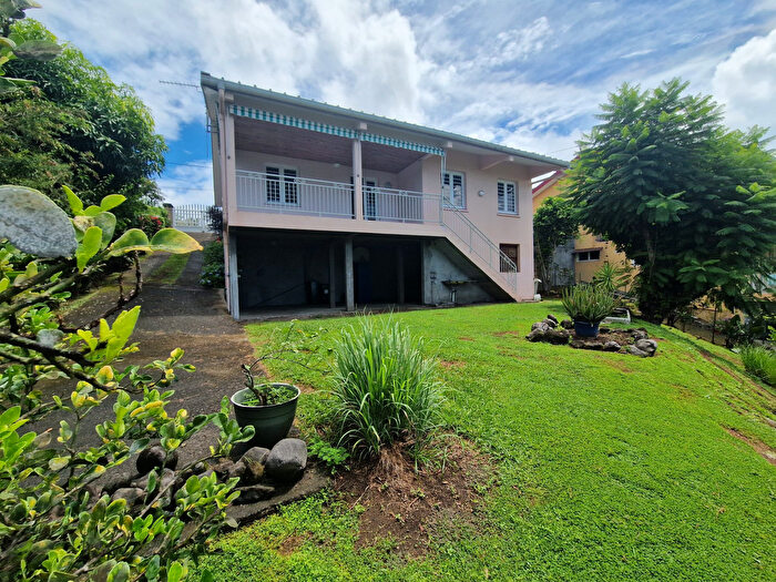 Saint-Pierre : Maison 4 pièces à vendre