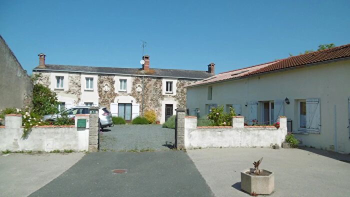 Maison à vendre - Argenton-les-Vallées - 13 pièces - 8 chambres