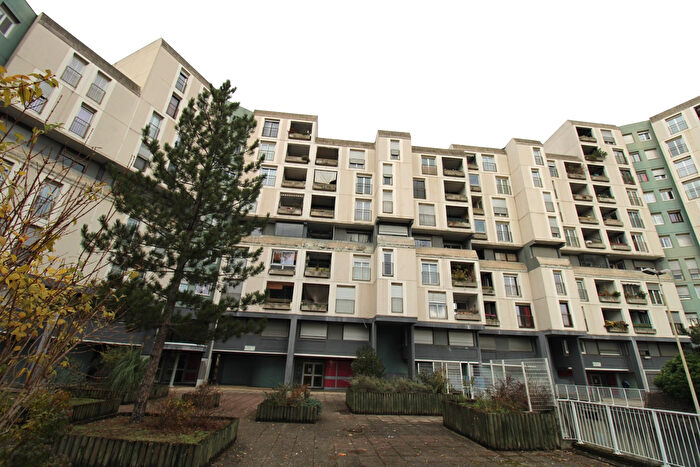 Appartement à vendre - Échirolles, Villeneuve - 4 pièces - 3 chambres
