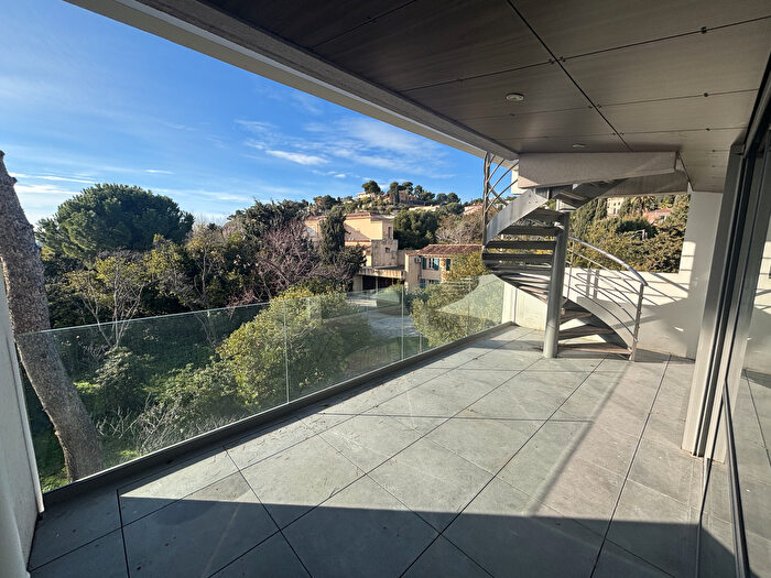 Appartement à louer - Marseille e , Roucas Blanc - 4 pièces - 3 chambres