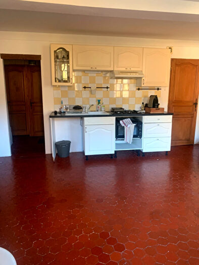 Appartement à louer - Belgentier - 2 pièces - 1 chambre