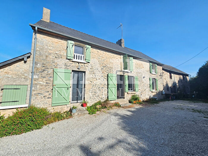Saint-Pierre-des-Nids : Maison 8 pièces à vendre