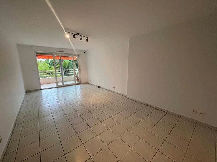 Appartement à louer - Vaug, Villeneuve-Loubet - 3 pièces - 2 chambres