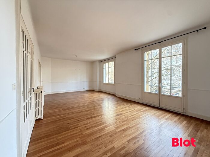 Appartement 4 pièces à louer à Quartiers Centre, Centre-ville