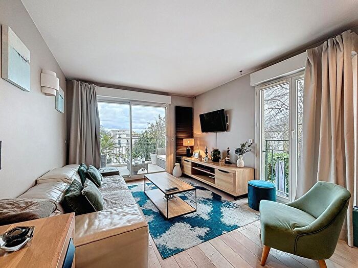 Appartement à vendre - Suresnes, Plateau Ouest - 3 pièces - 2 chambres