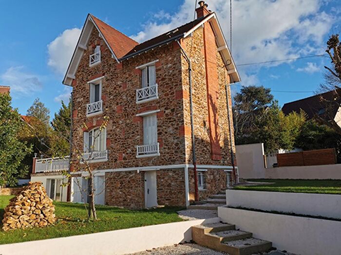 Maison à vendre - Brunoy, Nord - 6 pièces - 5 chambres