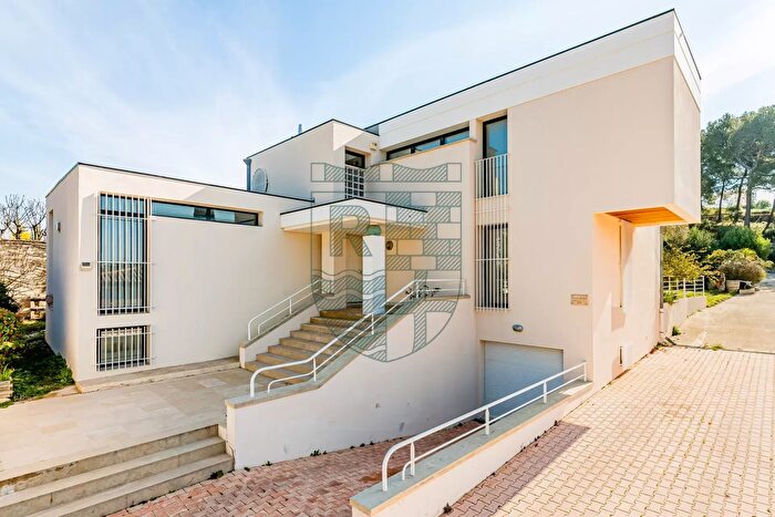 Maison à vendre - Marseille e , Les Mourets - 7 pièces - 5 chambres