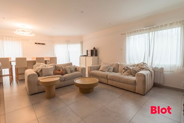 Maison à vendre - Feins - 8 pièces - 5 chambres