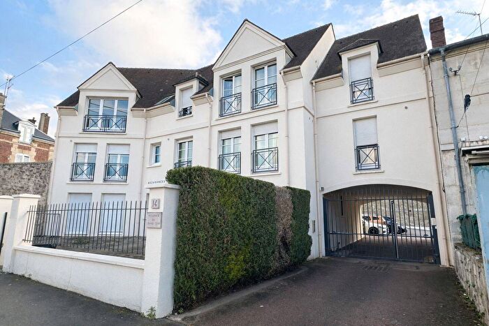 Appartement à louer - Senlis - 5 pièces - 3 chambres