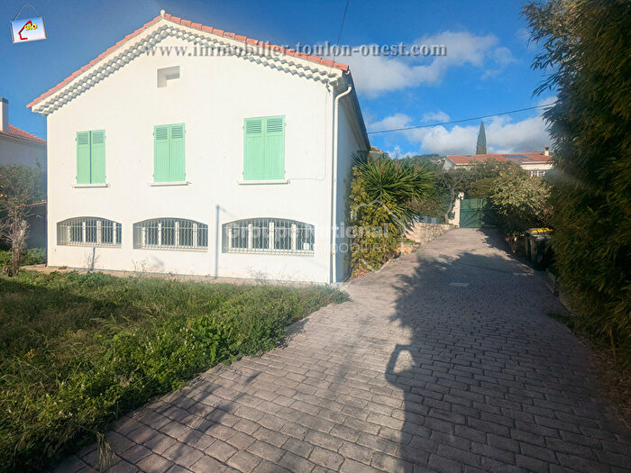 Maison à louer - Toulon, Sainte-Anne - 6 pièces - 4 chambres