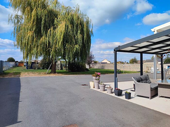 Maison à vendre - Montreuil-Bellay - 5 pièces - 3 chambres