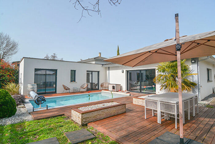 Maison à vendre - Saint-Médard-en-Jalles, Corbiac, Gajac, Magudas - 7 pièces - 5 chambres