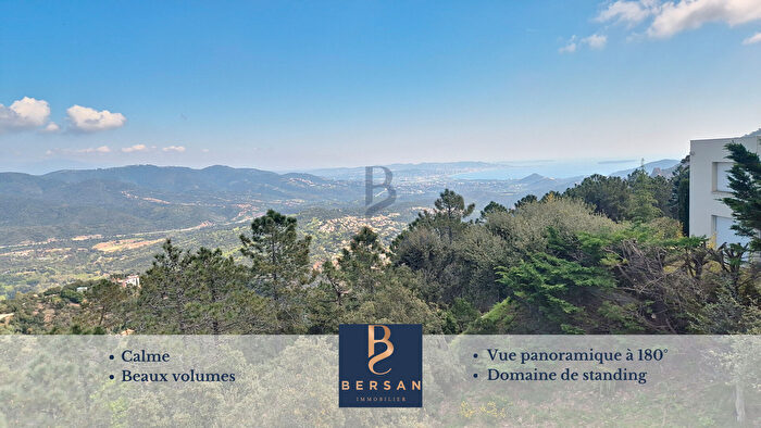 Maison à vendre - Fréjus - 7 pièces - 4 chambres