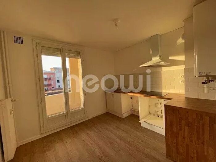 Appartement à louer - Villefranche-sur-Saône, Ouest - 4 pièces - 3 chambres
