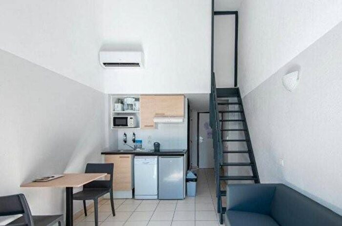 Appartement à louer - Tour de Mare, Fréjus - 1 pièce - 1 chambre