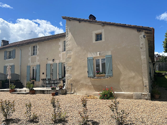 Maison 7 pièces à vendre à Aubeterre-sur-Dronne