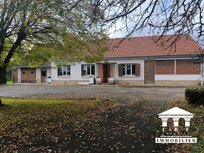 Maison 8 pièces à LAbergement-Sainte-Colombe, à vendre