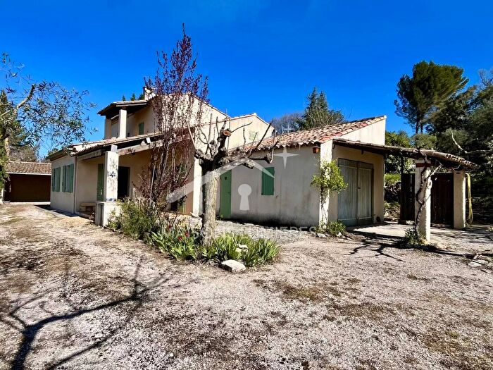 Maison à louer - Goult - 5 pièces - 4 chambres