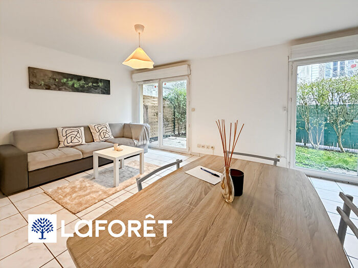 Appartement à louer - Corbeil-Essonnes, Centre-ville - 2 pièces - 1 chambre